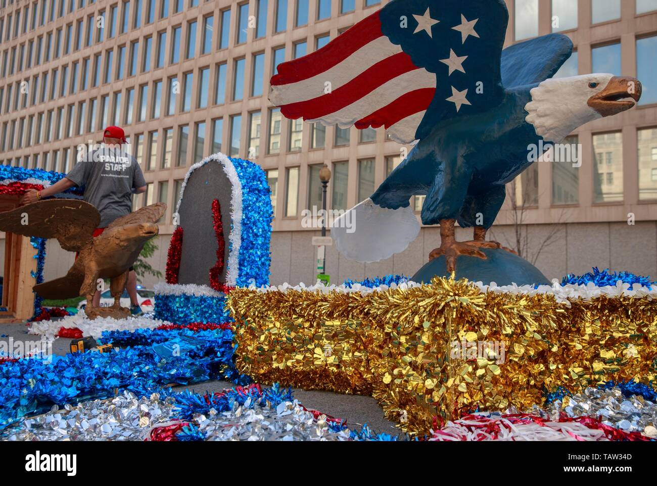 Parade float eagle hi-res stock photography and images - Alamy