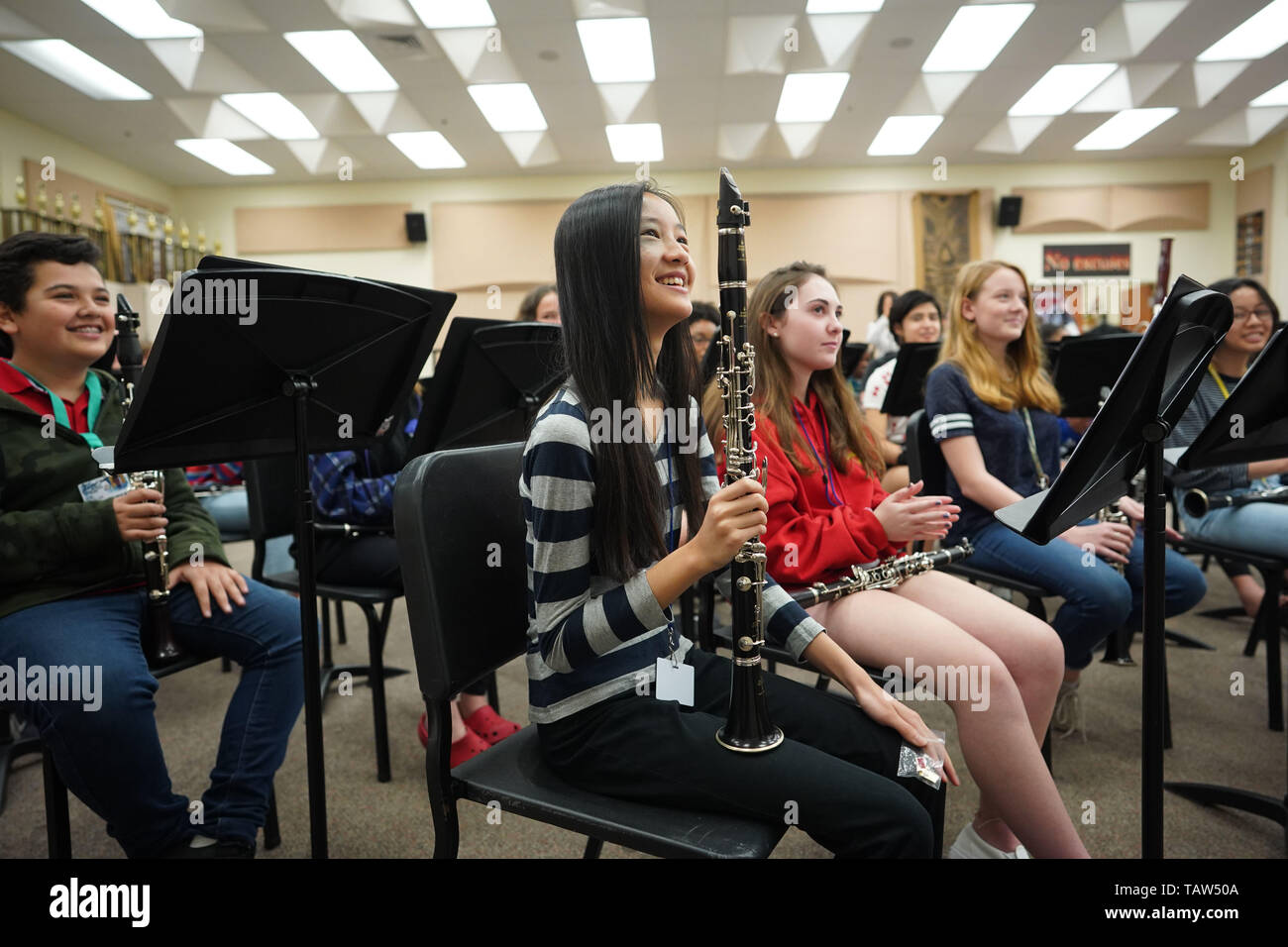 (190528) -- WEST PALM BEACH, May 28, 2019 (Xinhua) -- Students attend ...