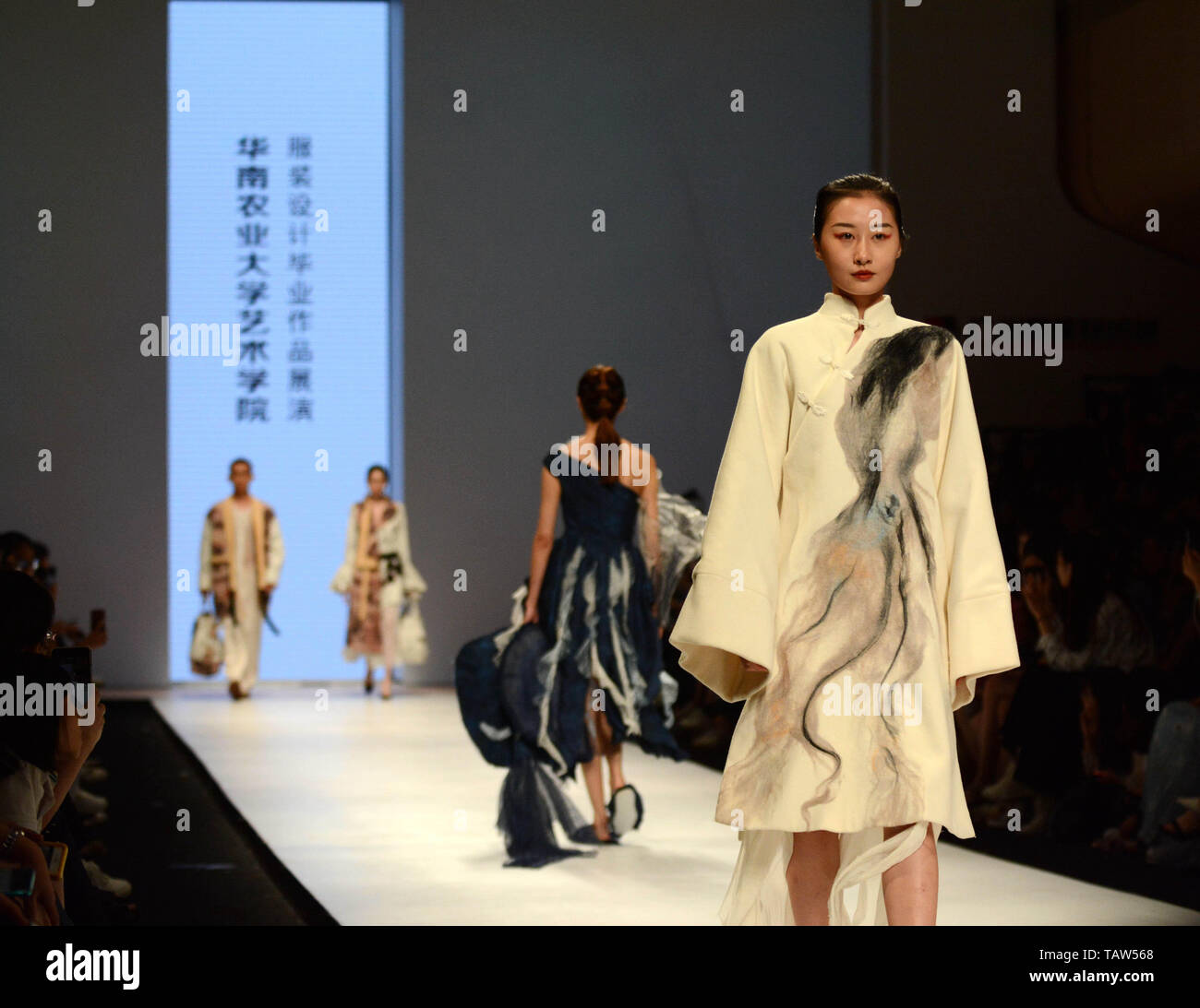 College graduates 2019 hi-res stock photography and images - Alamy