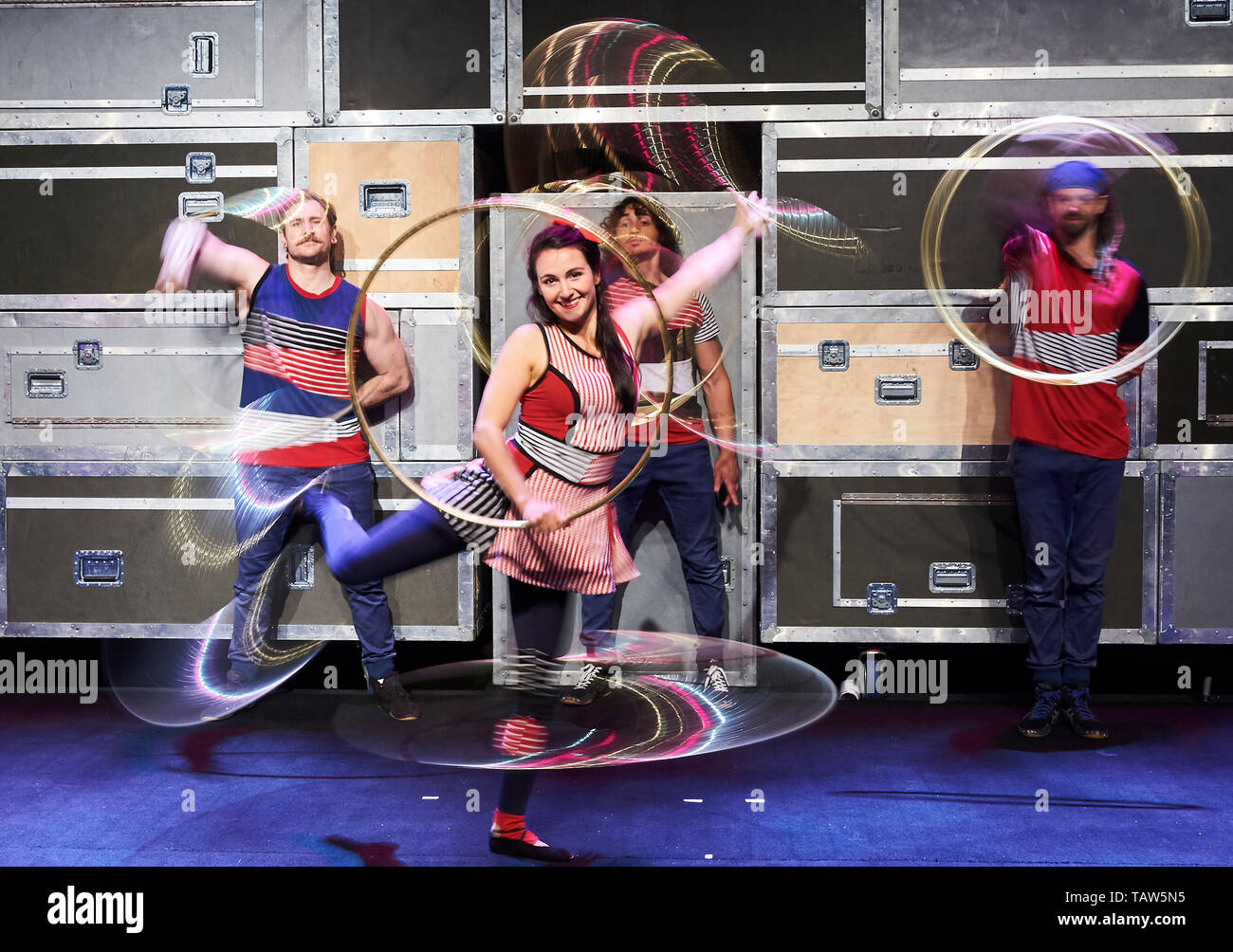 Renowned circus troupe hi-res stock photography and images - Alamy