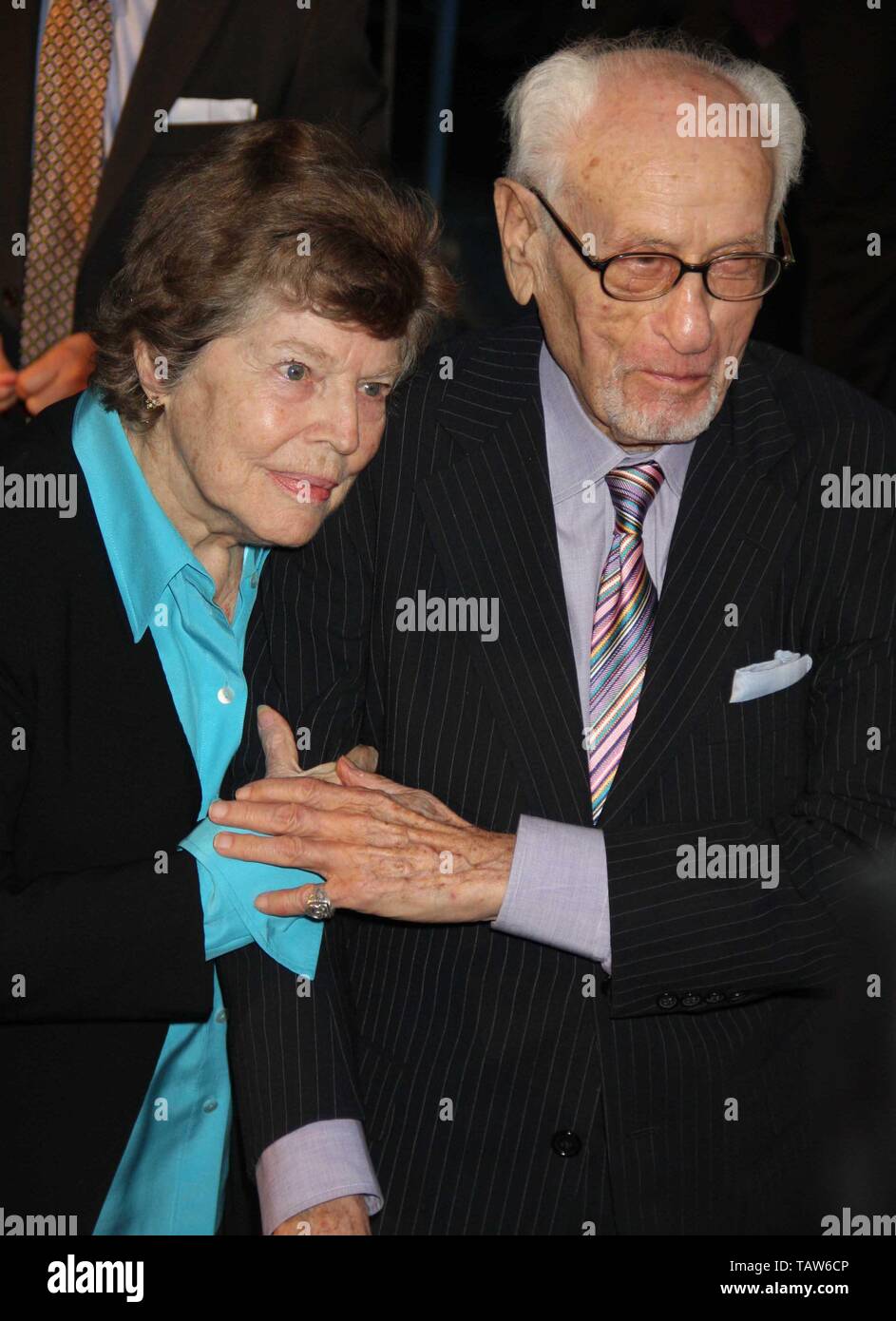 Eli wallach anne jackson 9 20 10 hi-res stock photography and images ...