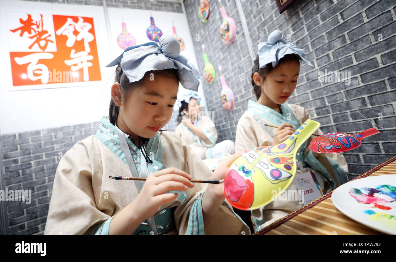 Jinan, China's Shandong Province. 28th May, 2019. Primary school pupils ...