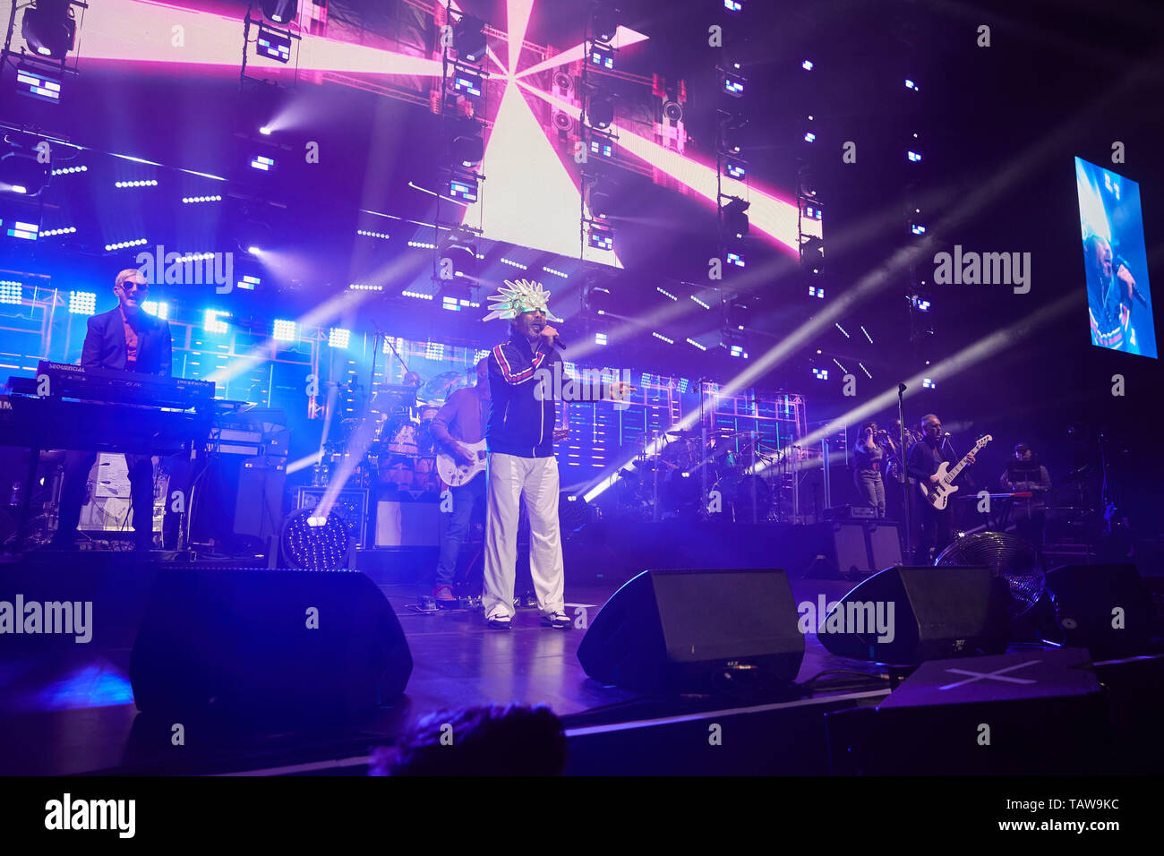Hamburg, Germany. 28th May, 2019. Jay Kay (M), singer and bandleader ...