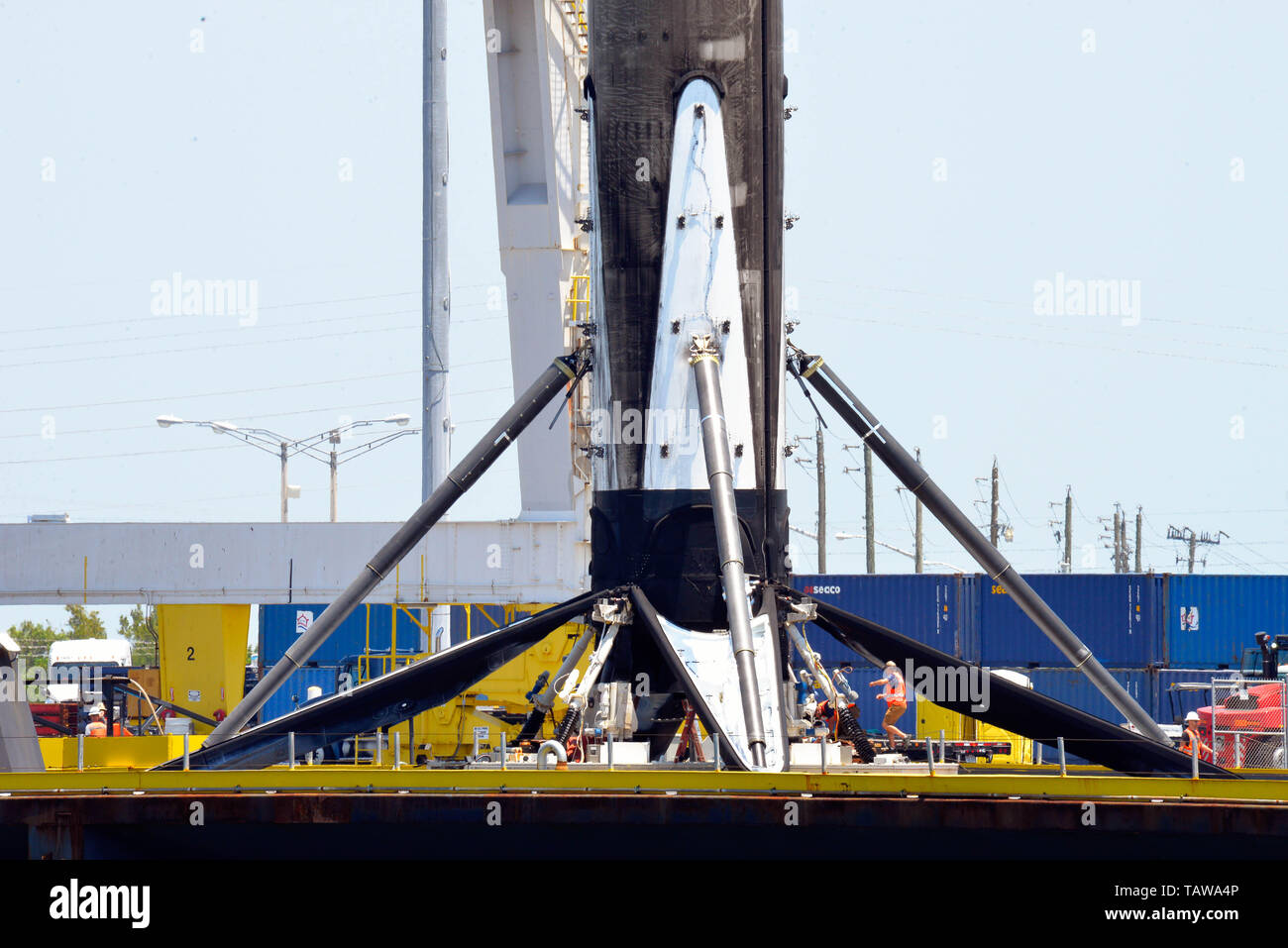 Space spacex pilots boat tug boats hi-res stock photography and images ...