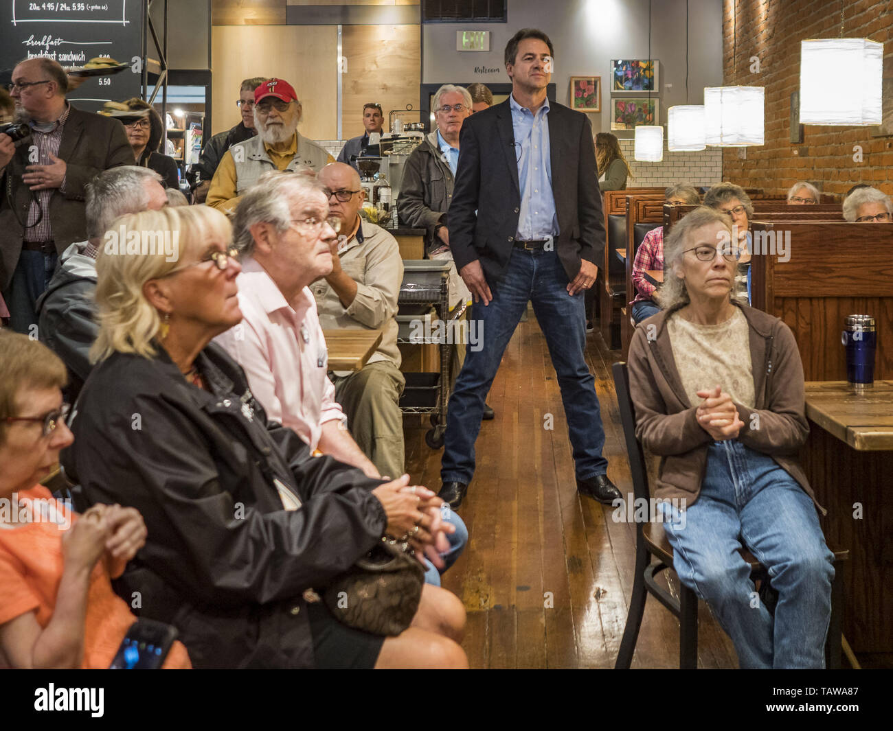Ames, Iowa, USA. 28th May, 2019. Governor STEVE BULLOCK (D-MT) waits to ...