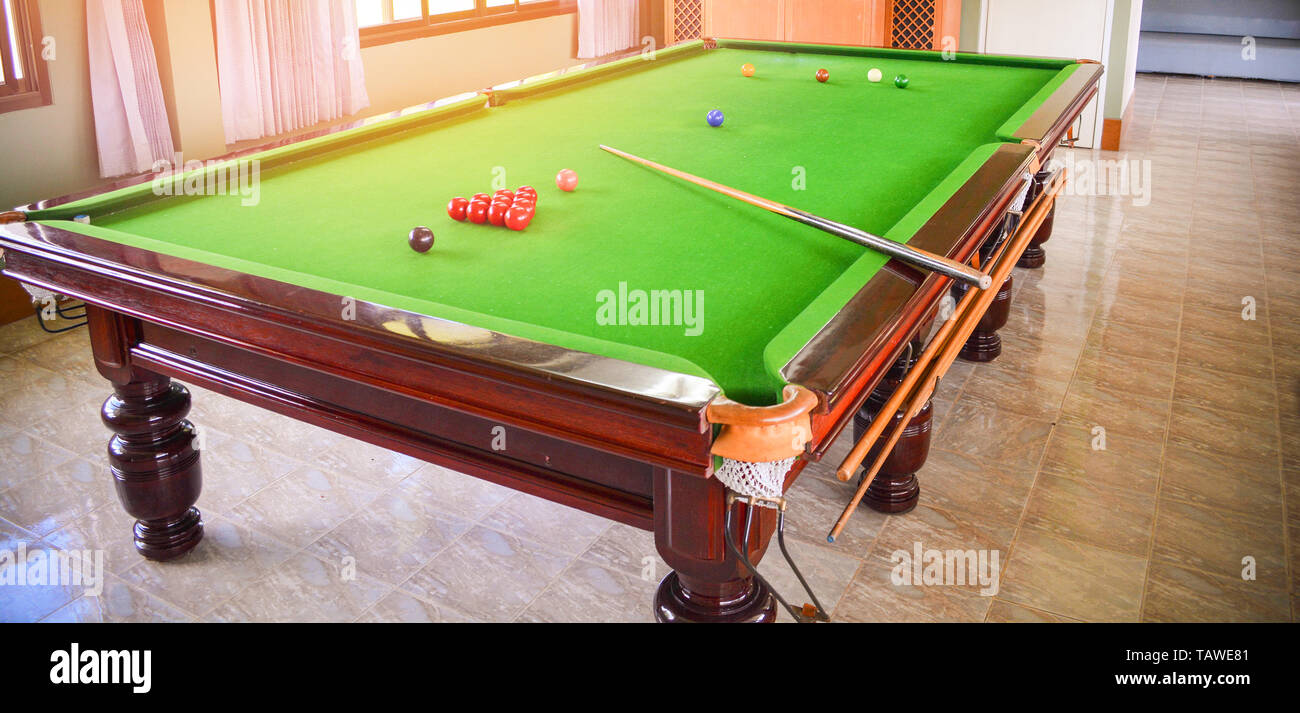 Triangle frame of snooker balls hi-res stock photography and images - Alamy