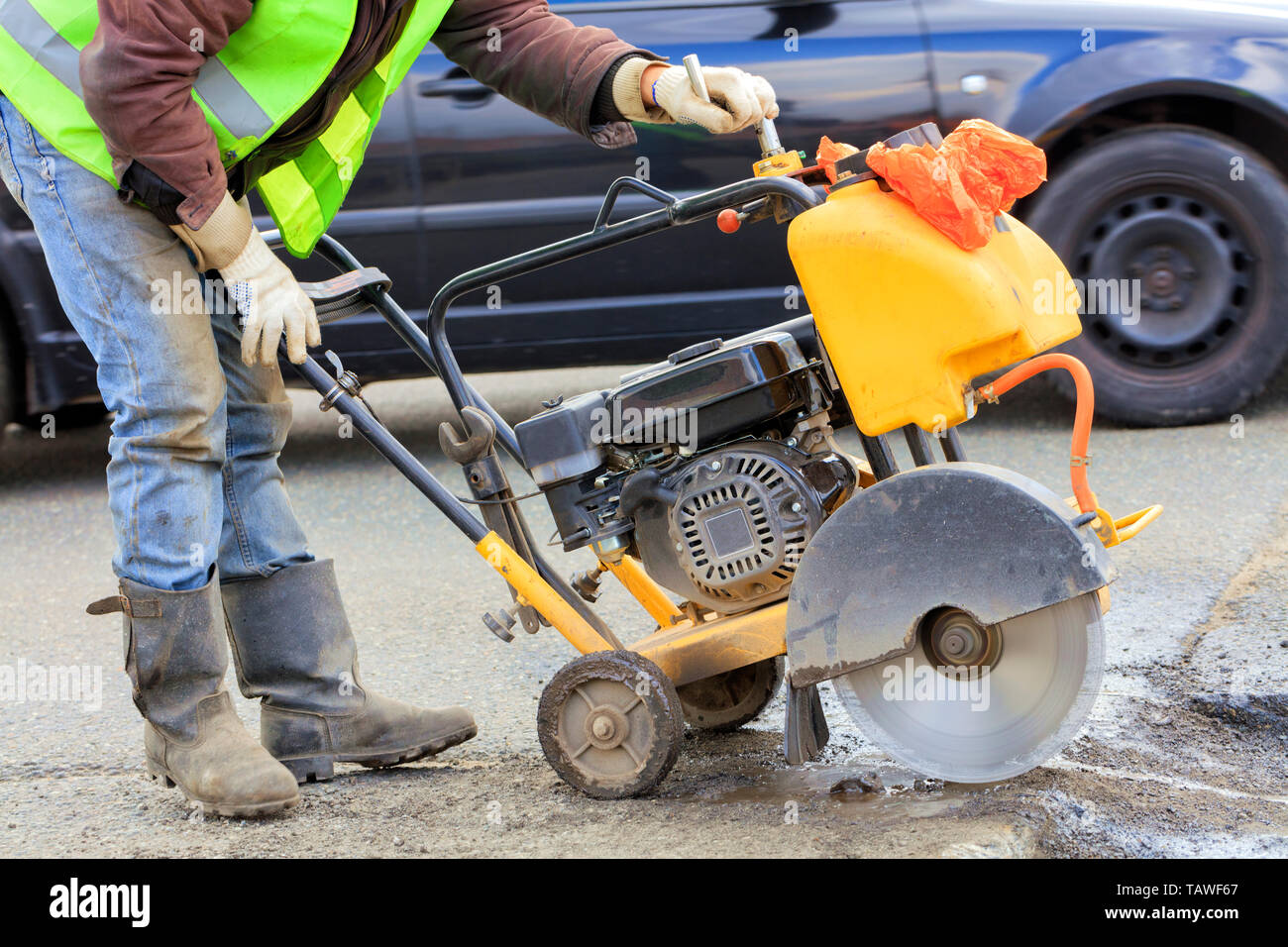 Bitumen cutter hi-res stock photography and images - Alamy