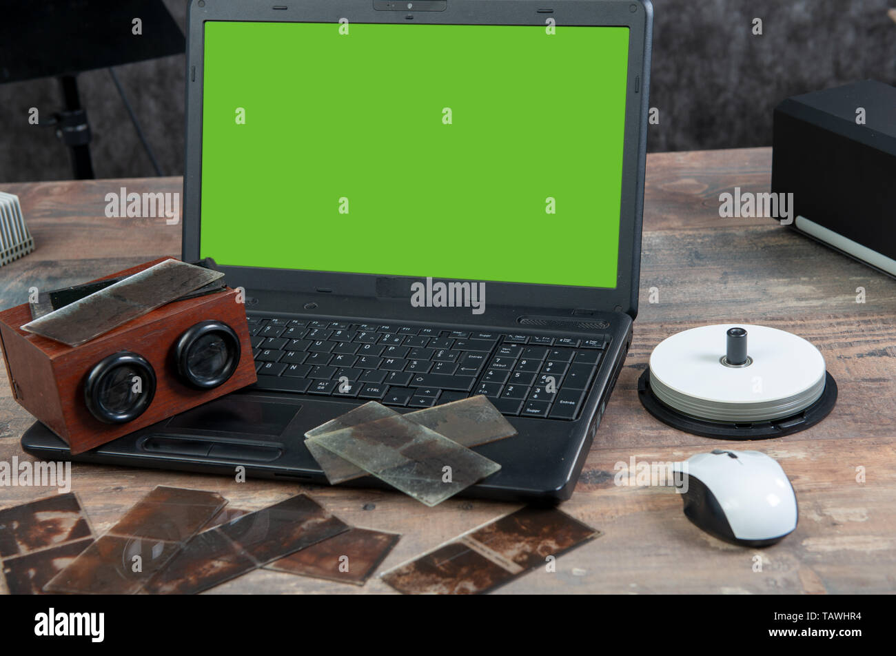 Green screen plate hi-res stock photography and images - Alamy