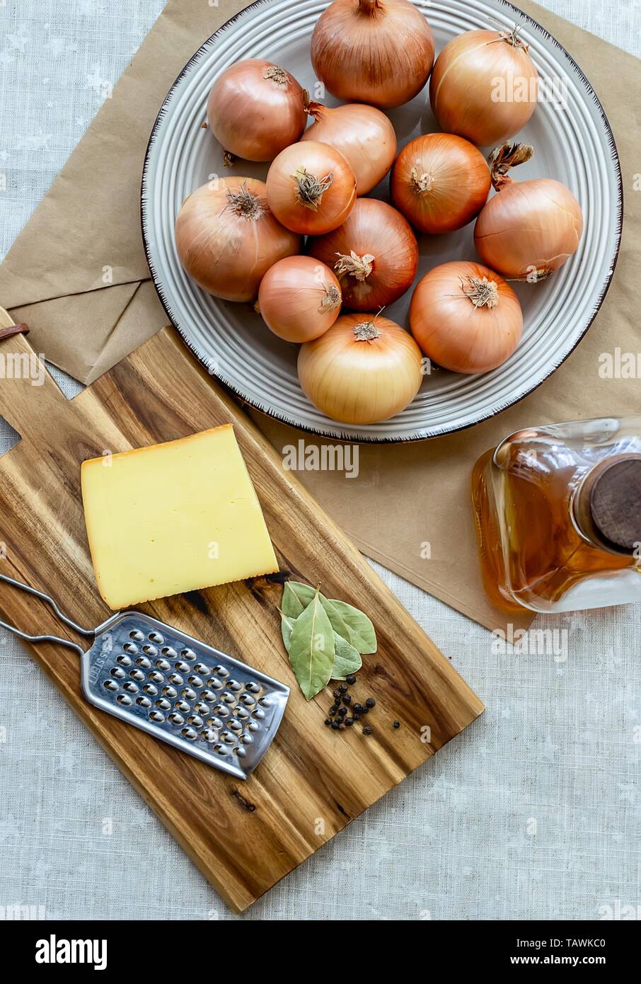 Golden gourmet onion hi-res stock photography and images - Alamy
