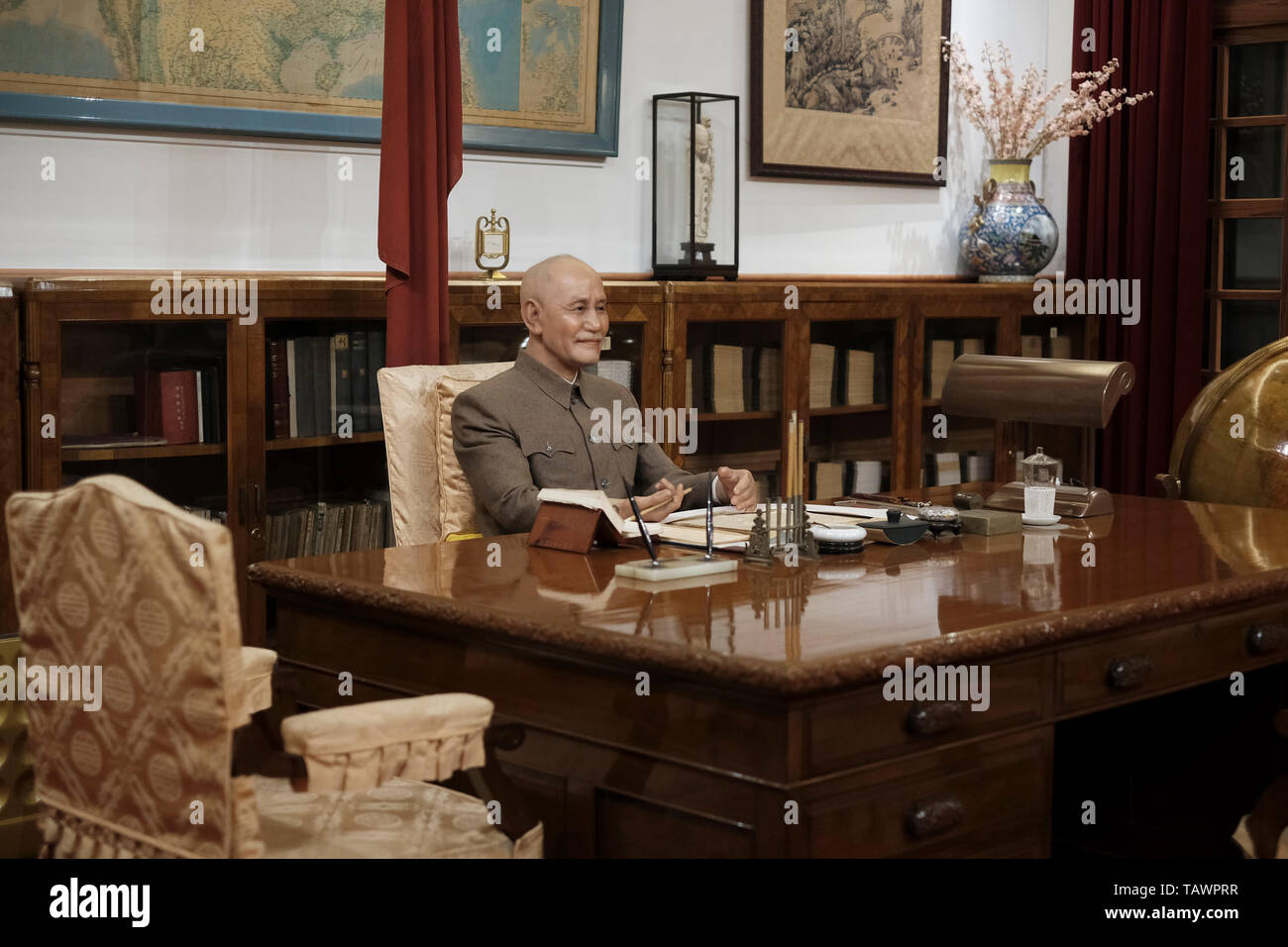 Life-sized mannequin in shape of Chiang Kai-shek stands at a museum ...