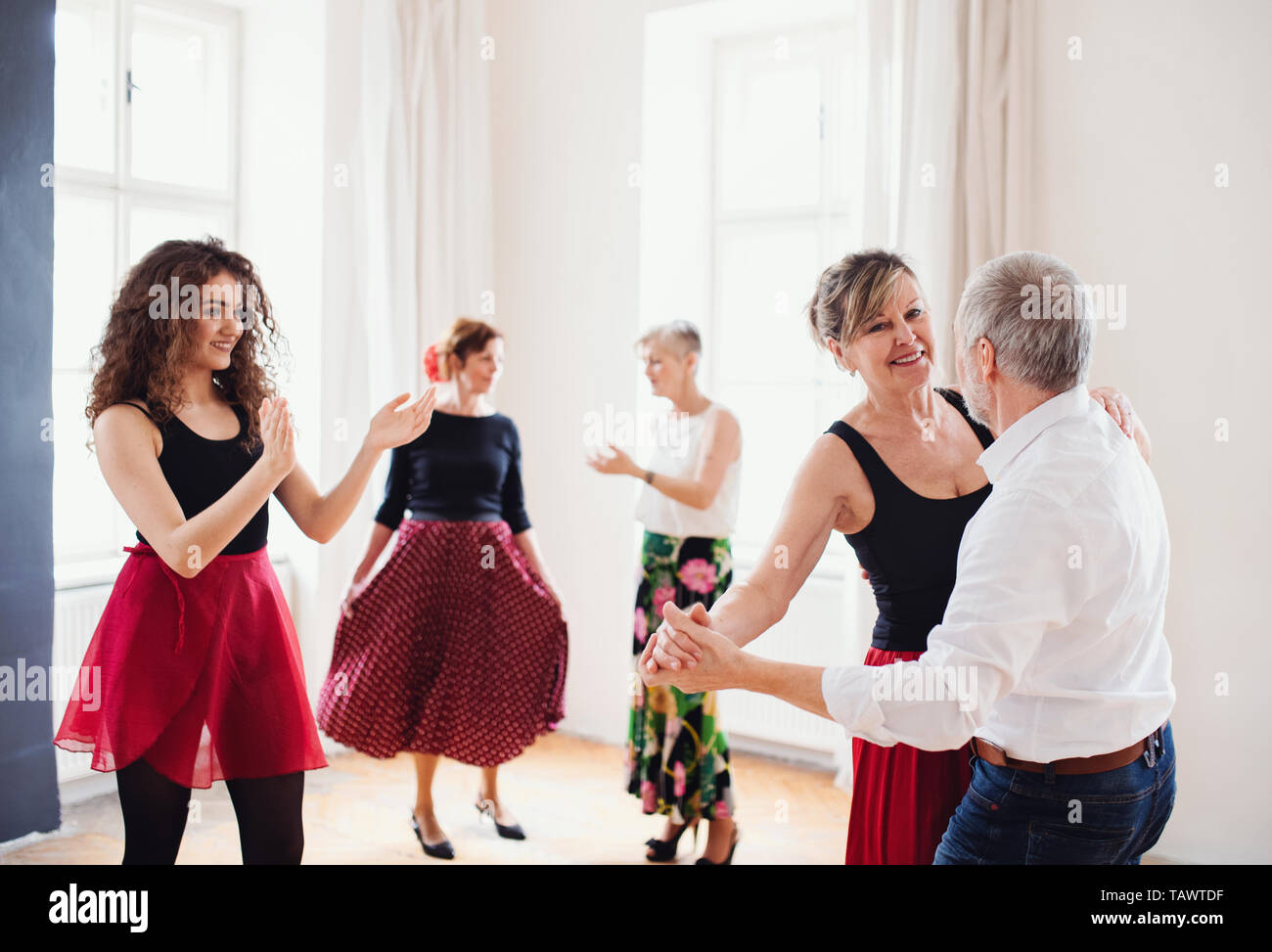 Senior dance class hi-res stock photography and images - Alamy