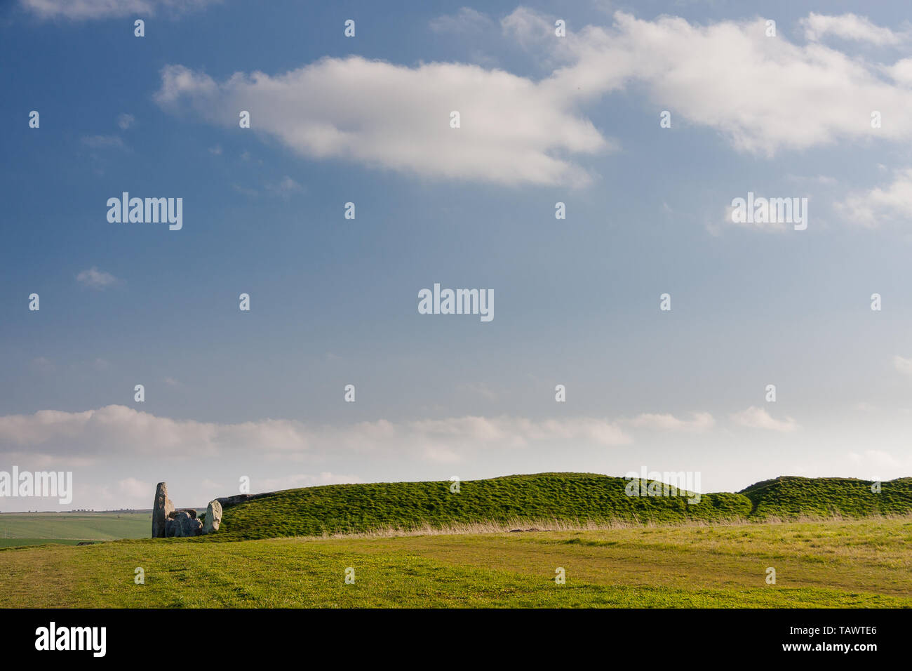 West kennett long barrow hi-res stock photography and images - Alamy