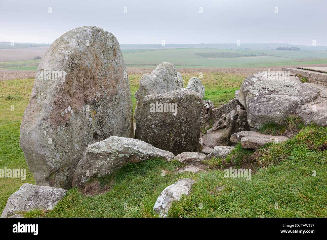 West kennett long barrow hi-res stock photography and images - Alamy