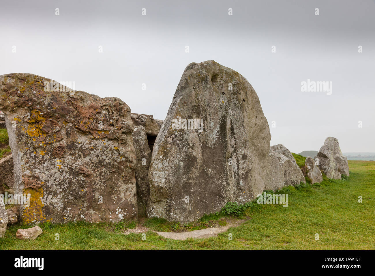 West kennett long barrow hi-res stock photography and images - Alamy