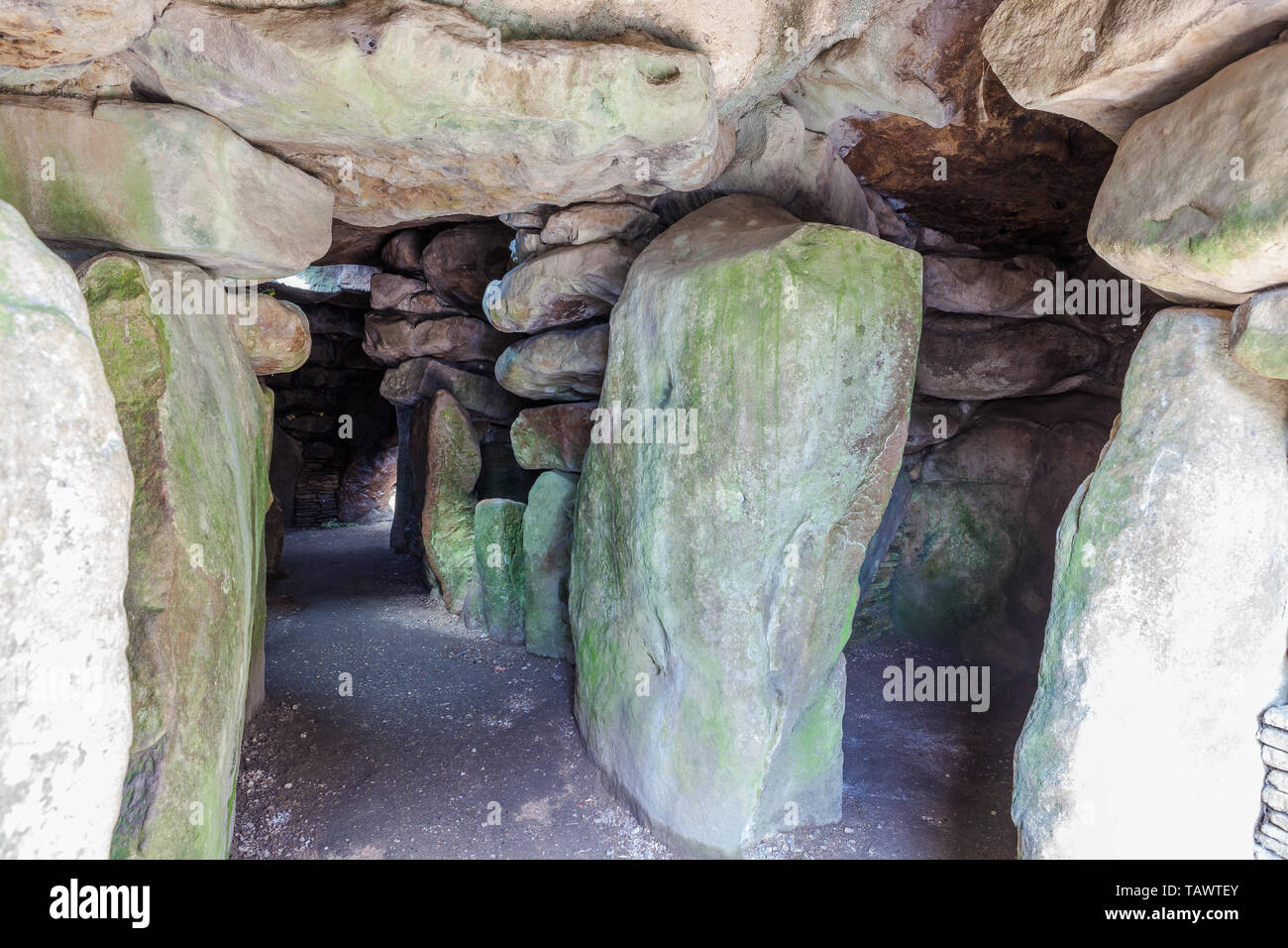 West kennett long barrow hi-res stock photography and images - Alamy
