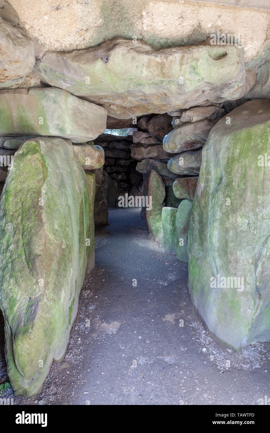 West kennett long barrow hi-res stock photography and images - Alamy