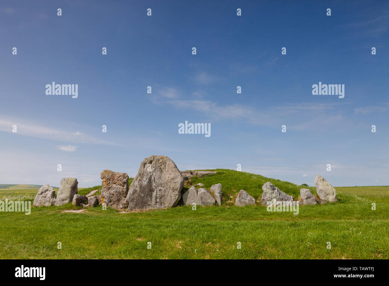 West kennet neolithic long barrow hi-res stock photography and images ...