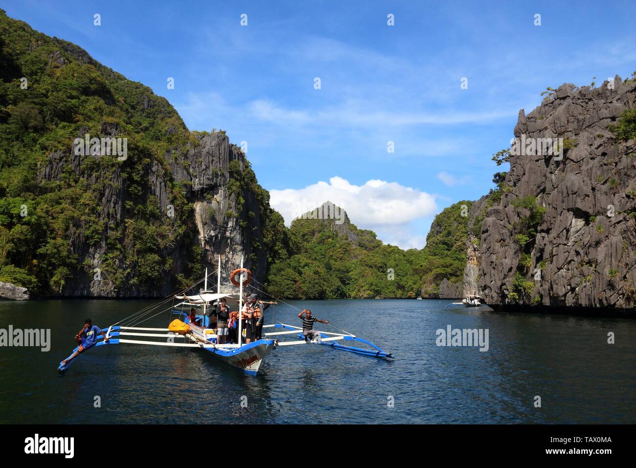 PALAWAN, PHILIPPINES - DECEMBER 1, 2017: People enjoy island hopping ...