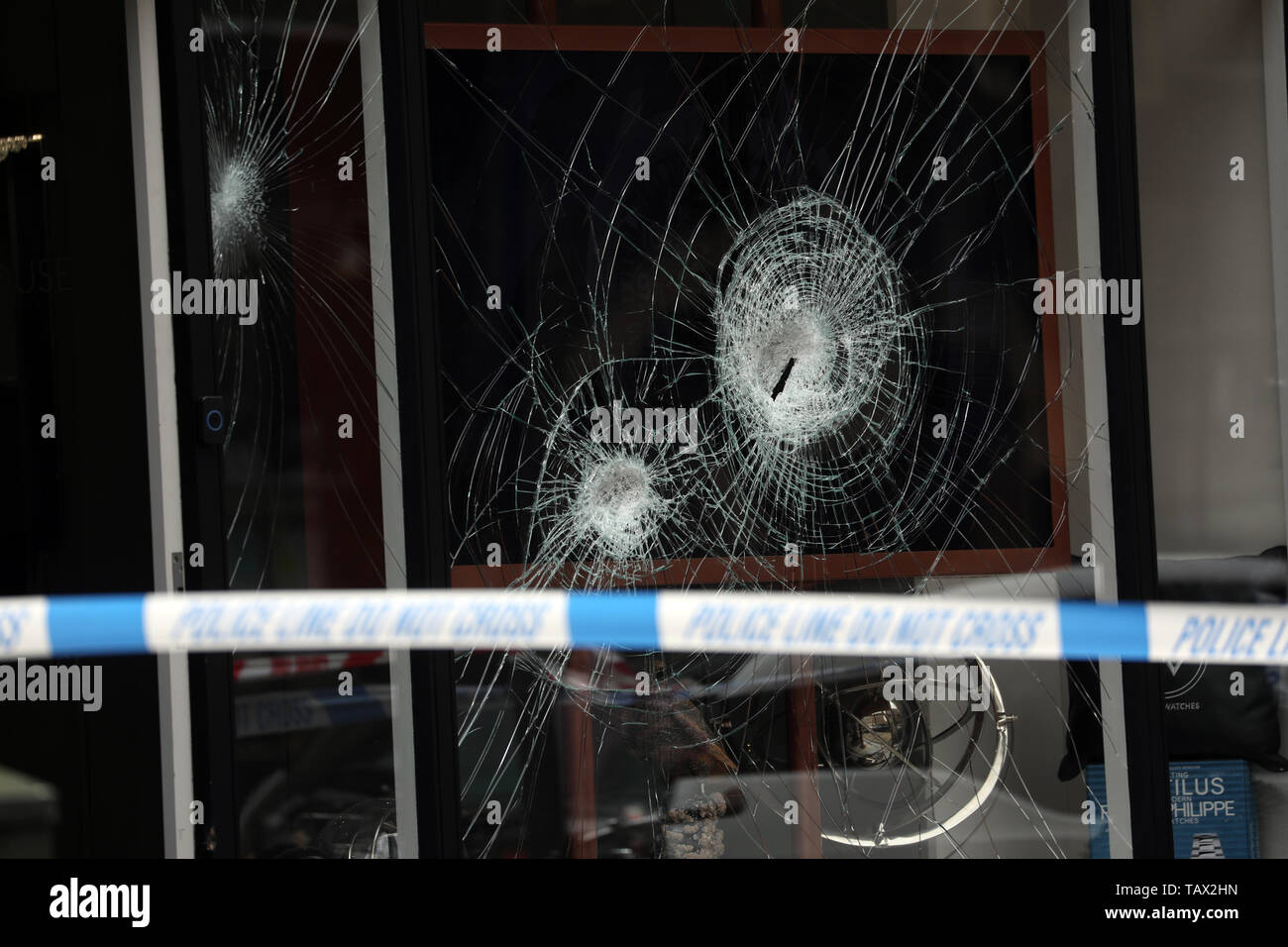 Smashed window house police hi-res stock photography and images - Alamy