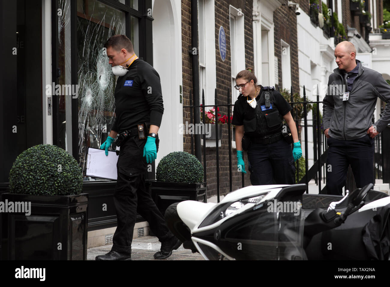 Smashed window house police hi-res stock photography and images - Alamy