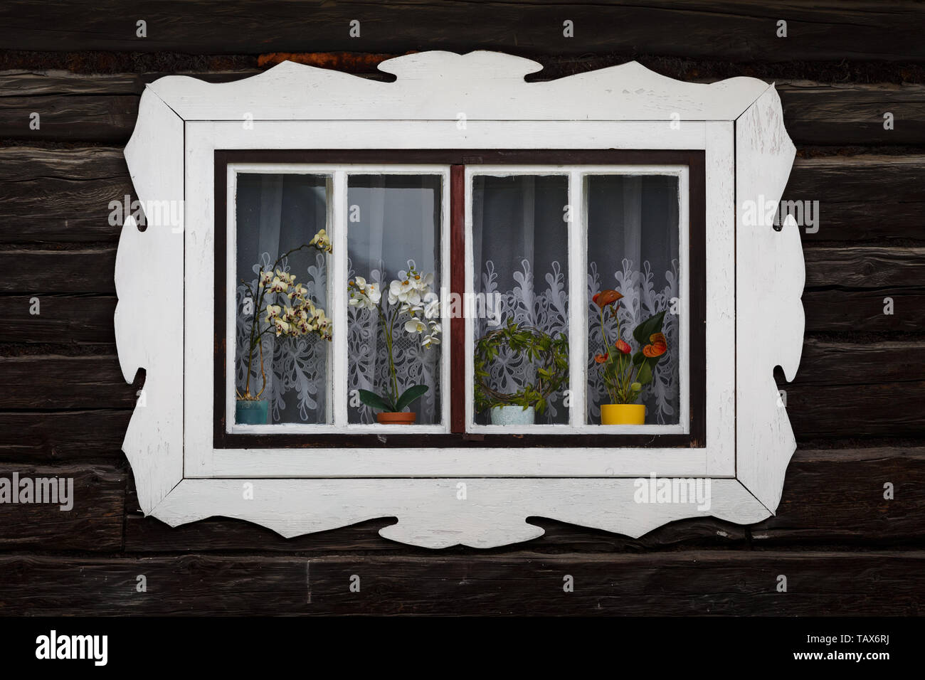 Log cabin window detail hi-res stock photography and images - Alamy