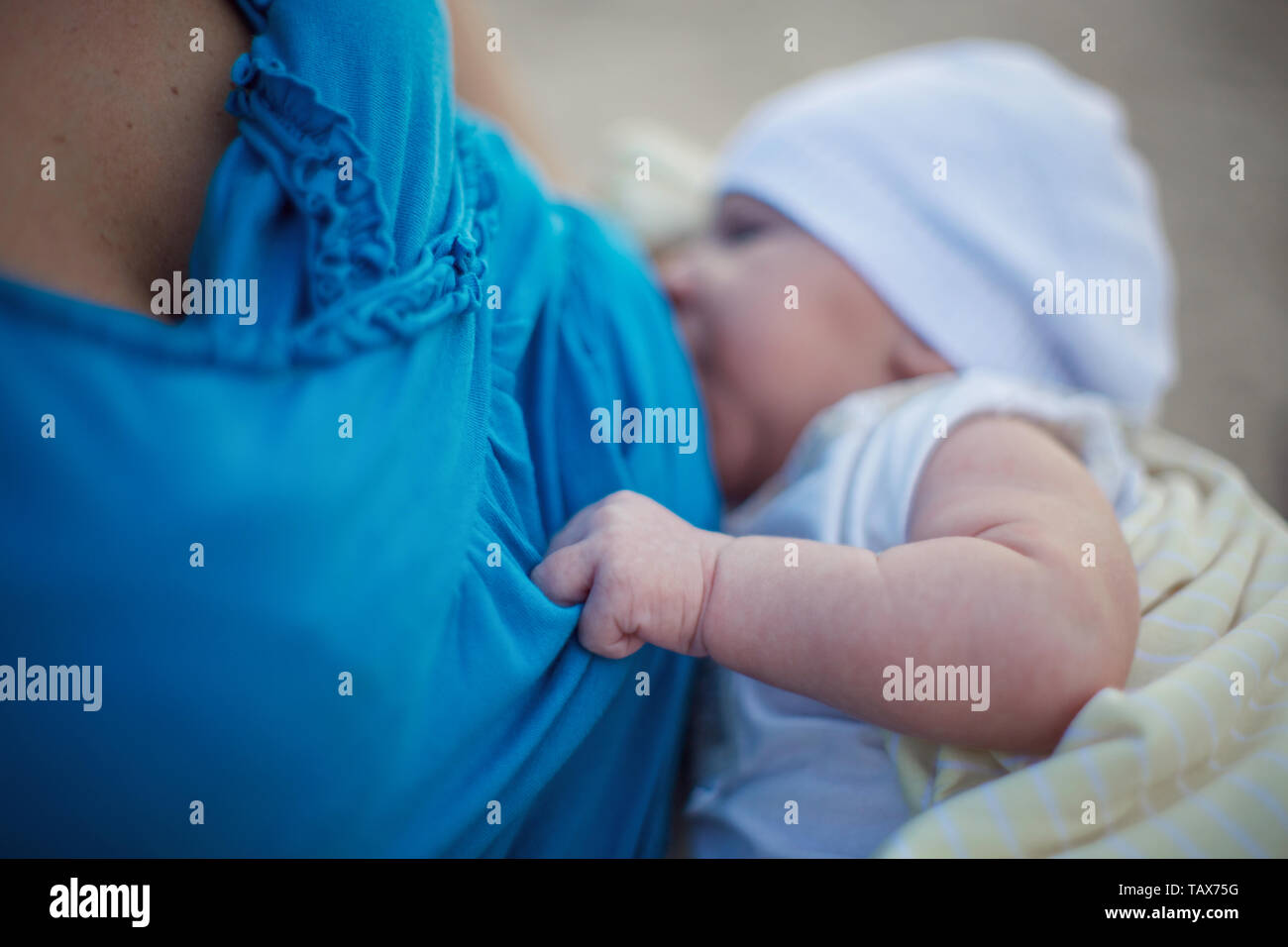 Human mother nursing hi-res stock photography and images - Alamy