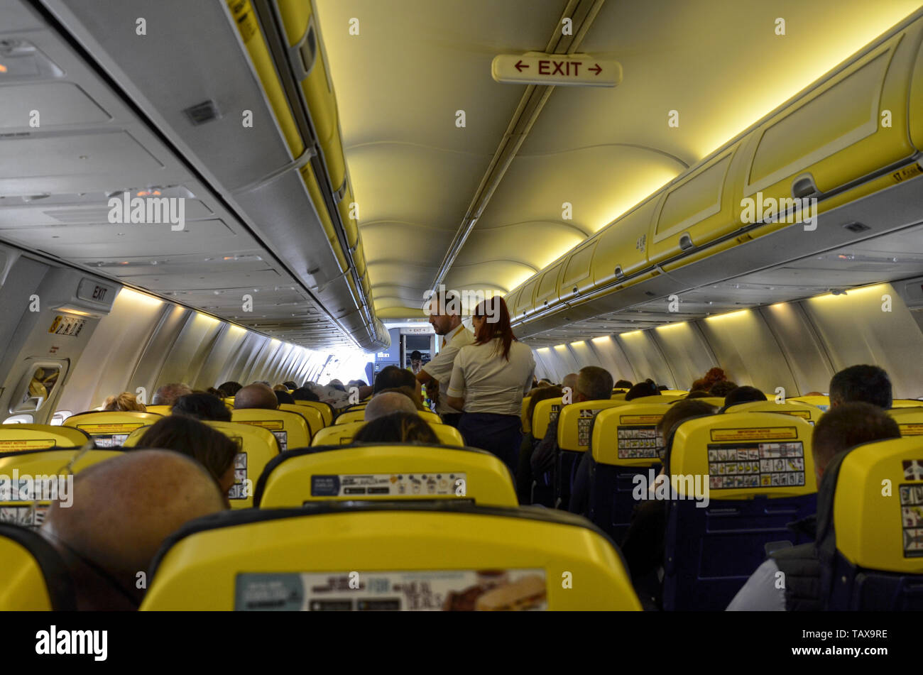 Interior ryan air plane hi-res stock photography and images - Alamy