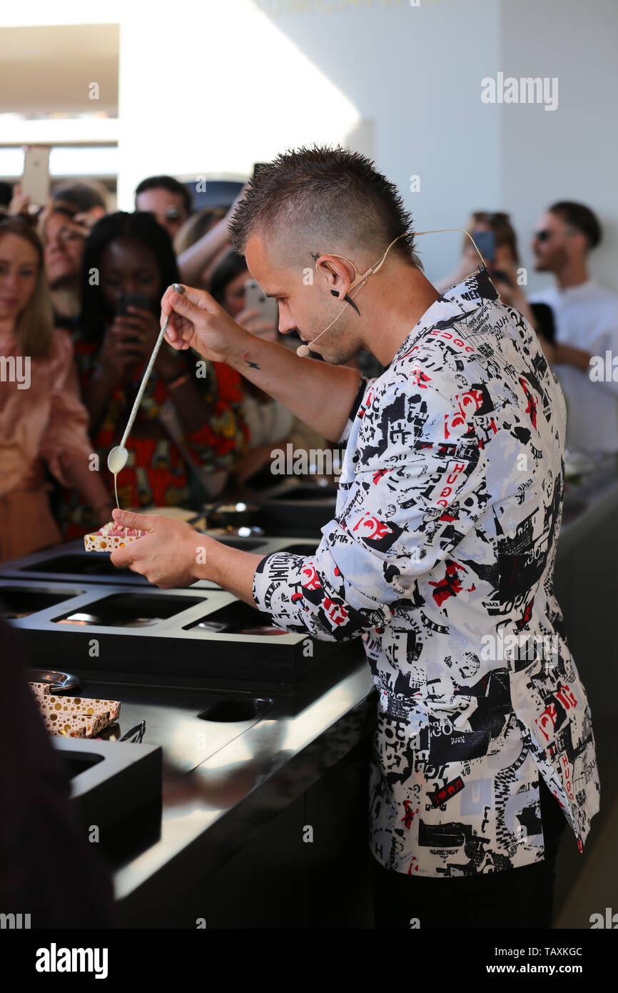 CANNES, FRANCE - MAY 26: Triple Michelin Stars Chef David Munoz attends ...