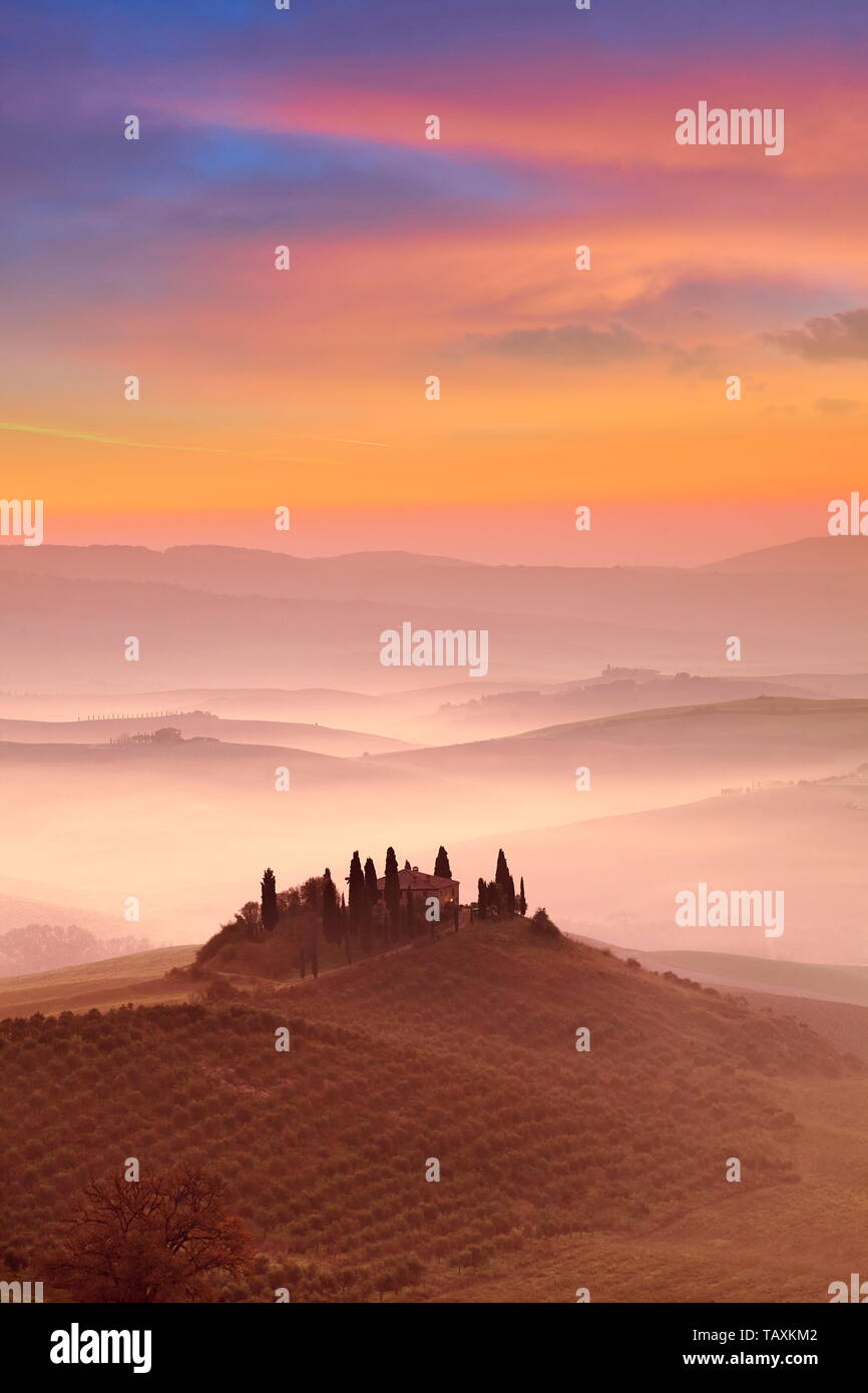 Sunrise tuscany italy hi-res stock photography and images - Alamy