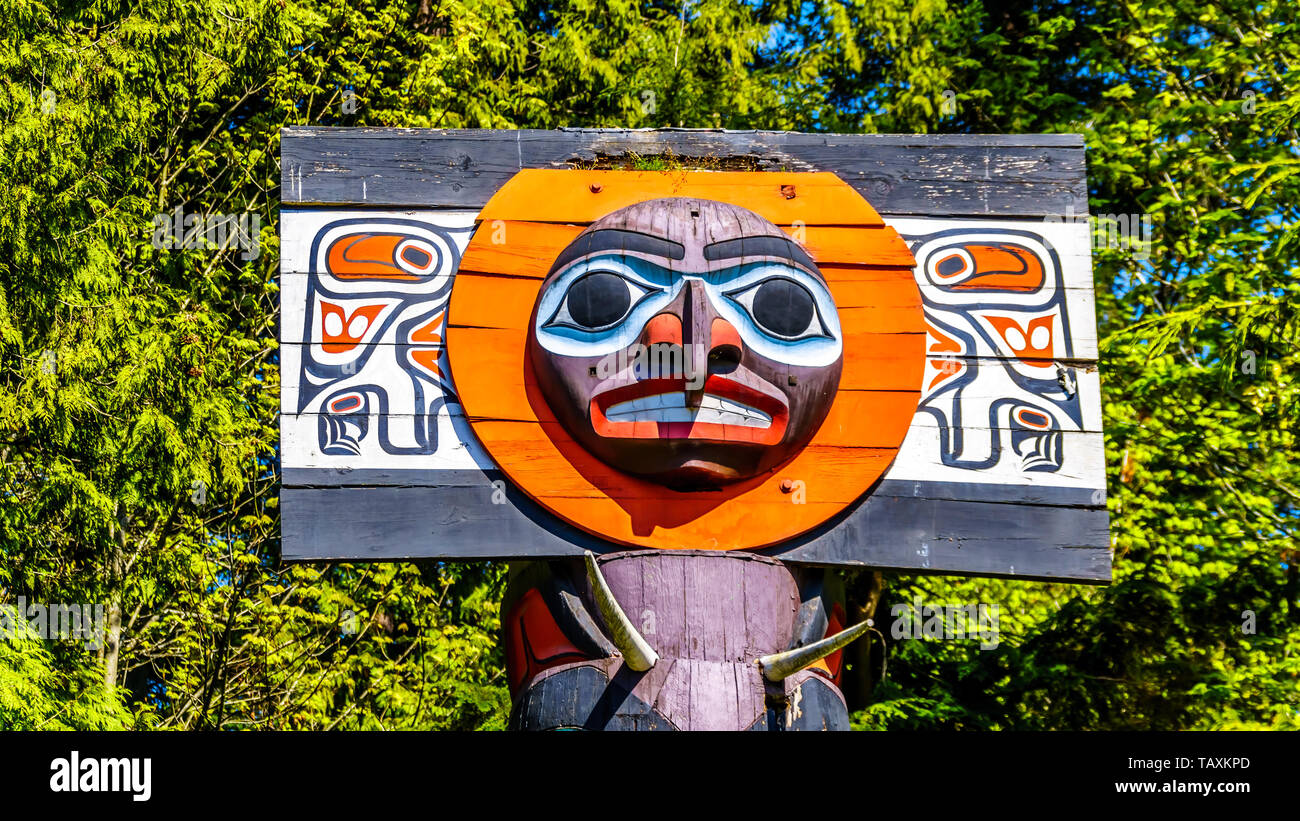 Aboriginal totem pole hi-res stock photography and images - Alamy