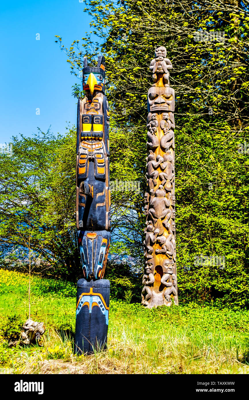 Beaver totem hi-res stock photography and images - Alamy