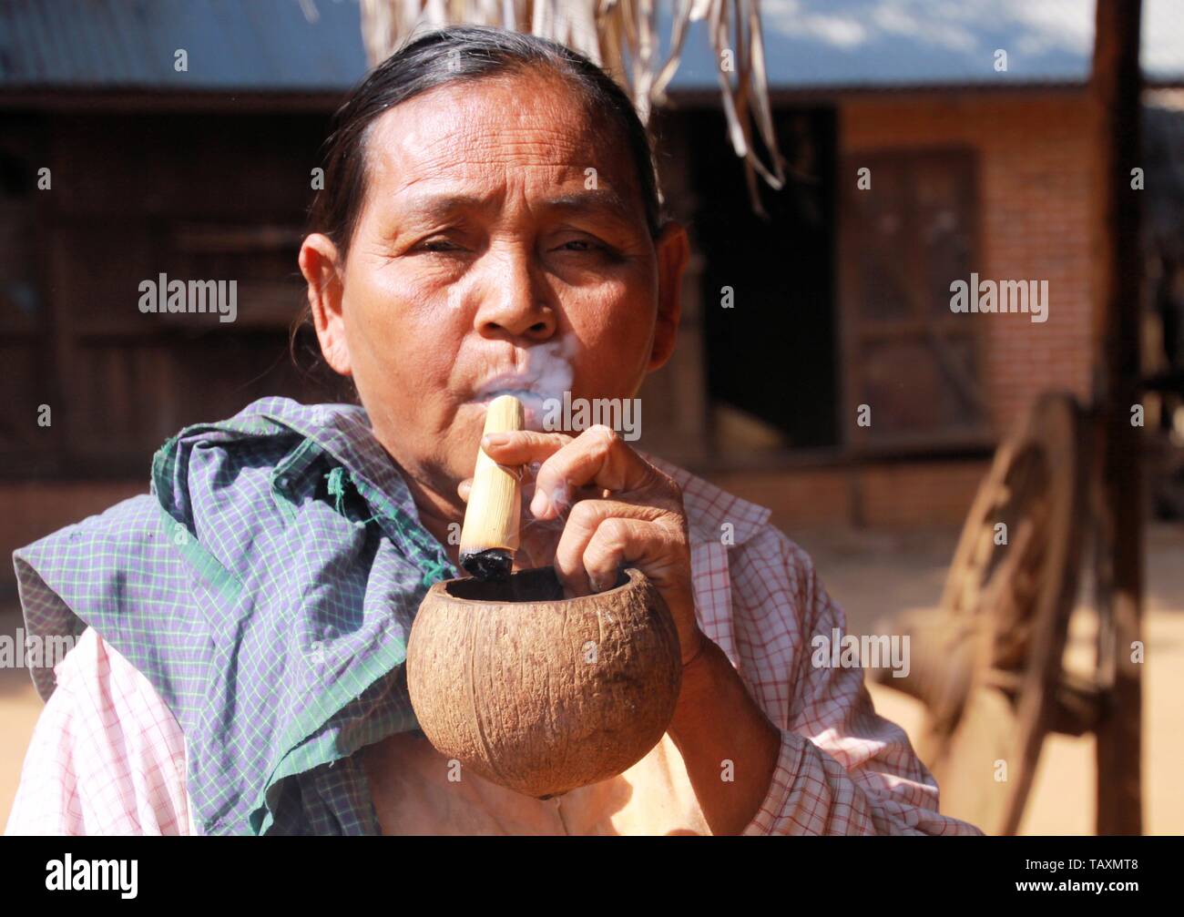 Elderly woman smoking portrait hi-res stock photography and images - Alamy