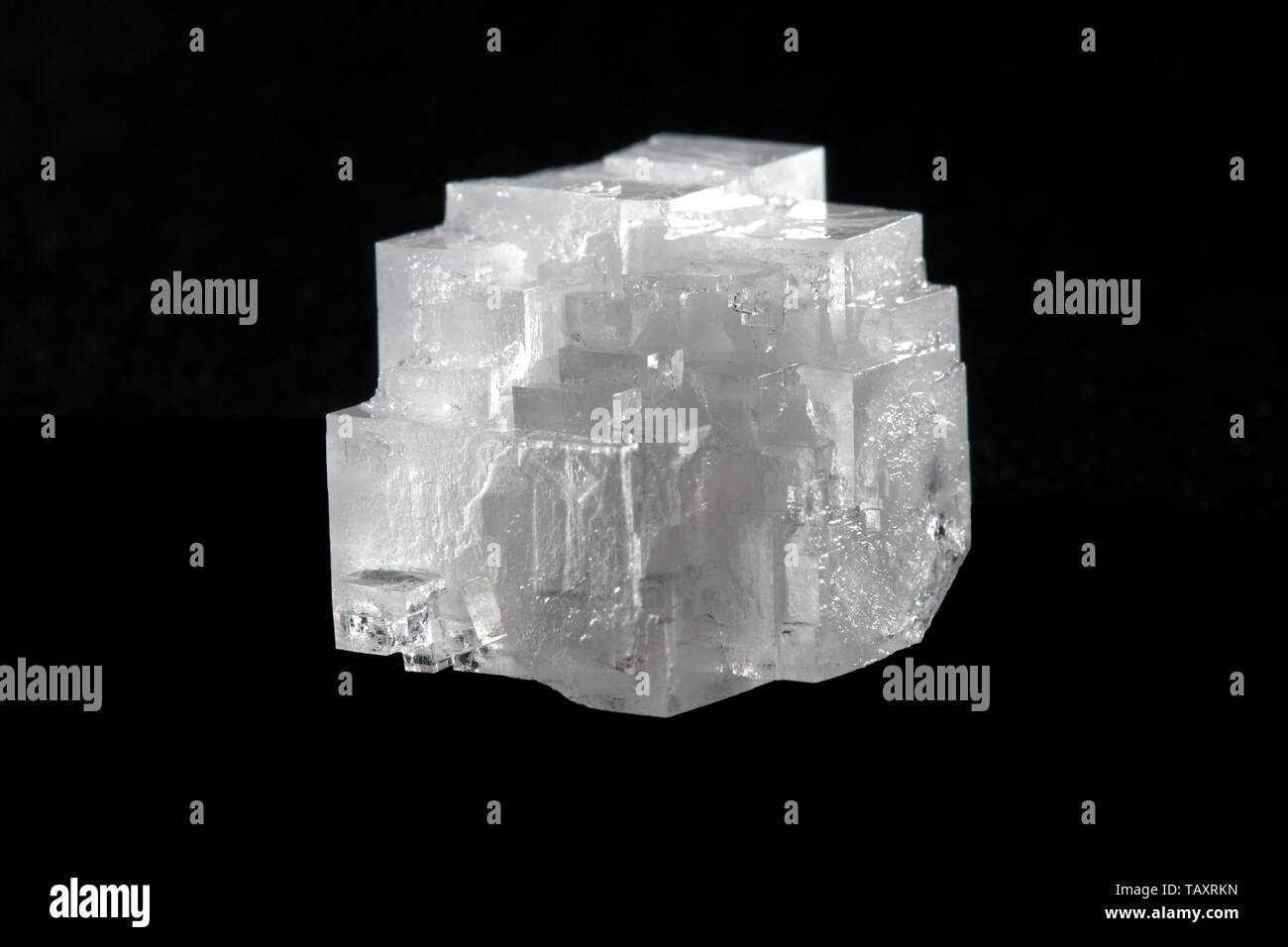 Crystalline ionic solid hi-res stock photography and images - Alamy