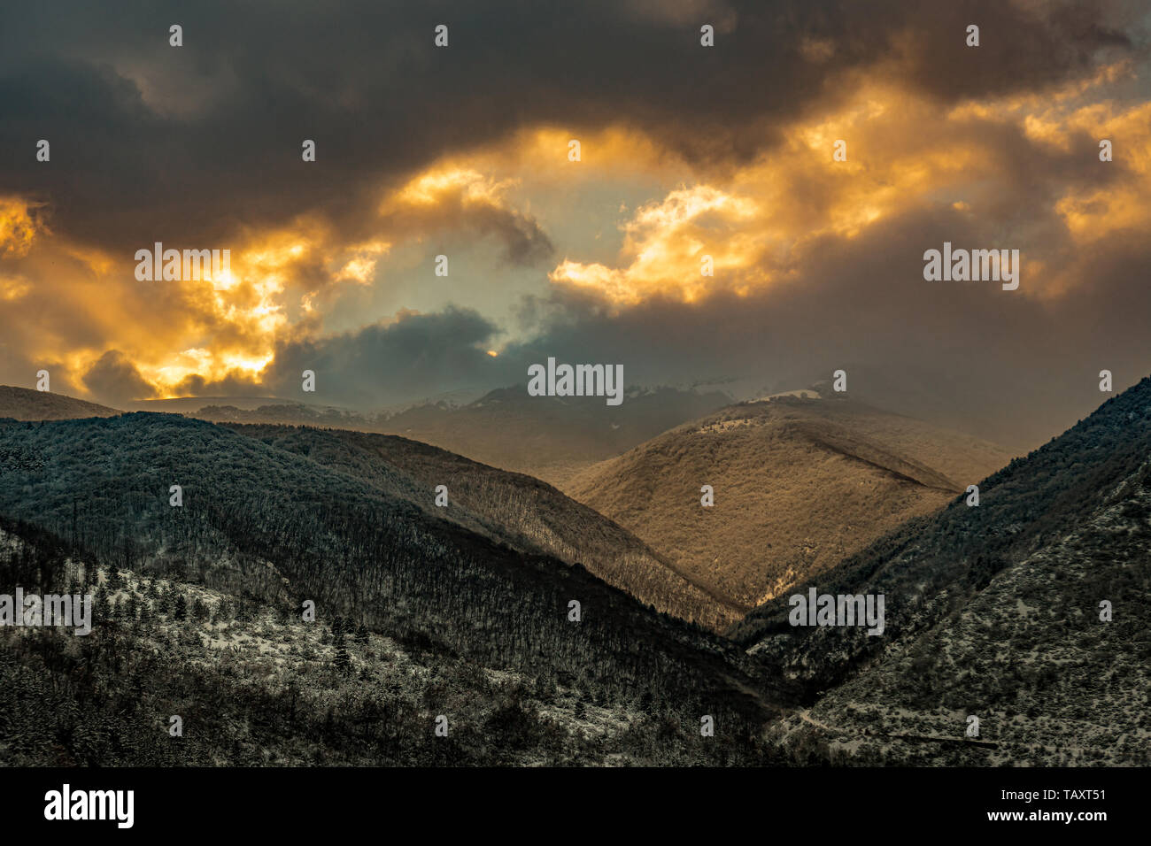 Sunset mountains hills cloud hi-res stock photography and images - Alamy