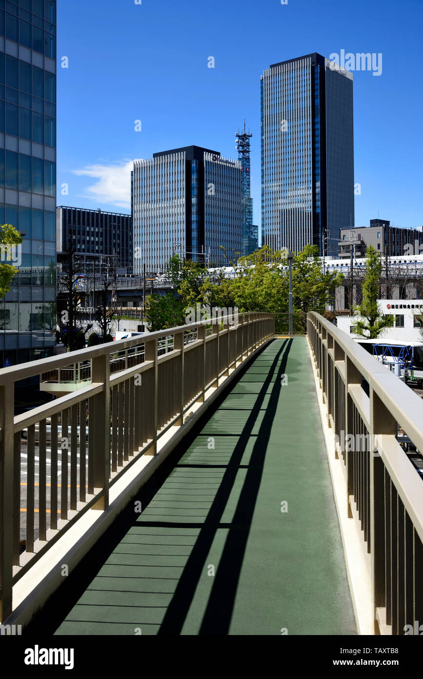Overhead walkway hi-res stock photography and images - Alamy
