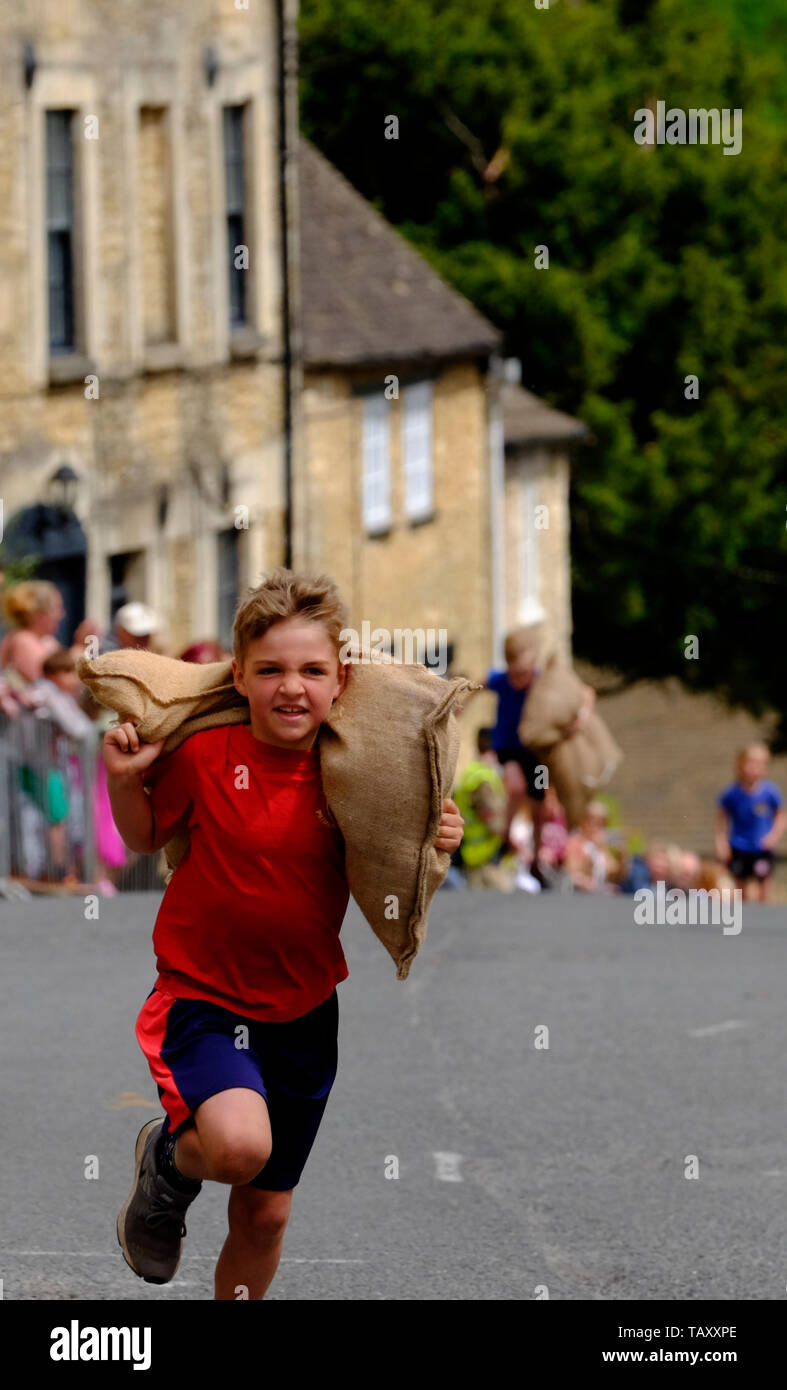Tetbury Woolsack Races 2019 The Childrens Race Stock Photo - Alamy