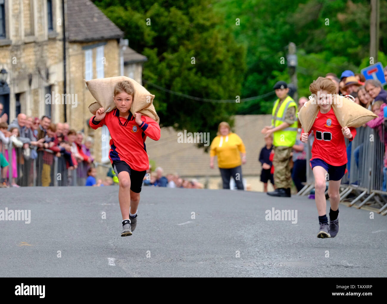 Tetbury Woolsack Races 2019 The Childrens Race Stock Photo - Alamy