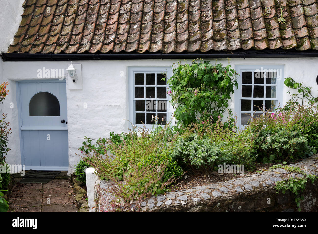Islands cottage hi-res stock photography and images - Alamy