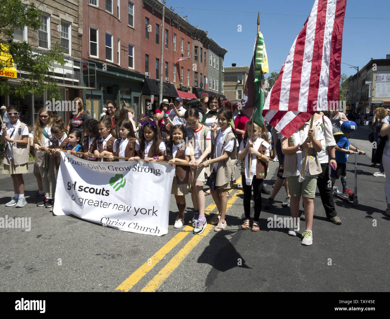 Girl scout uniforms hi-res stock photography and images - Alamy