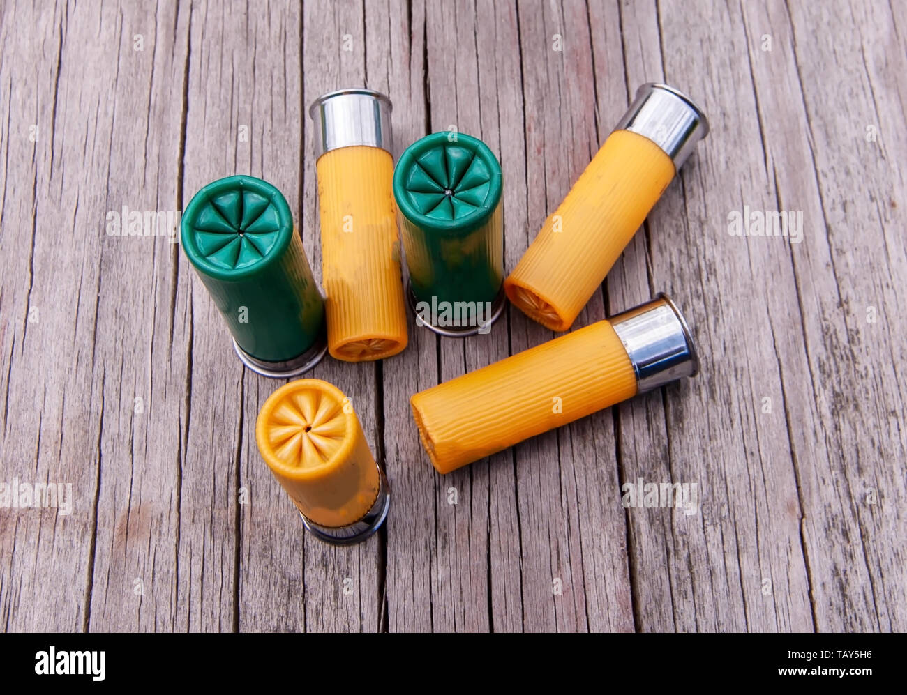 Six shotgun shells hi-res stock photography and images - Alamy
