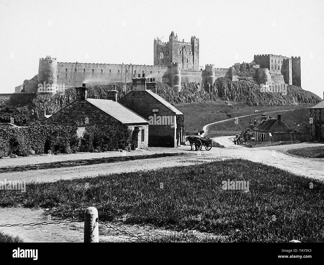 Bamborough castle hi-res stock photography and images - Alamy