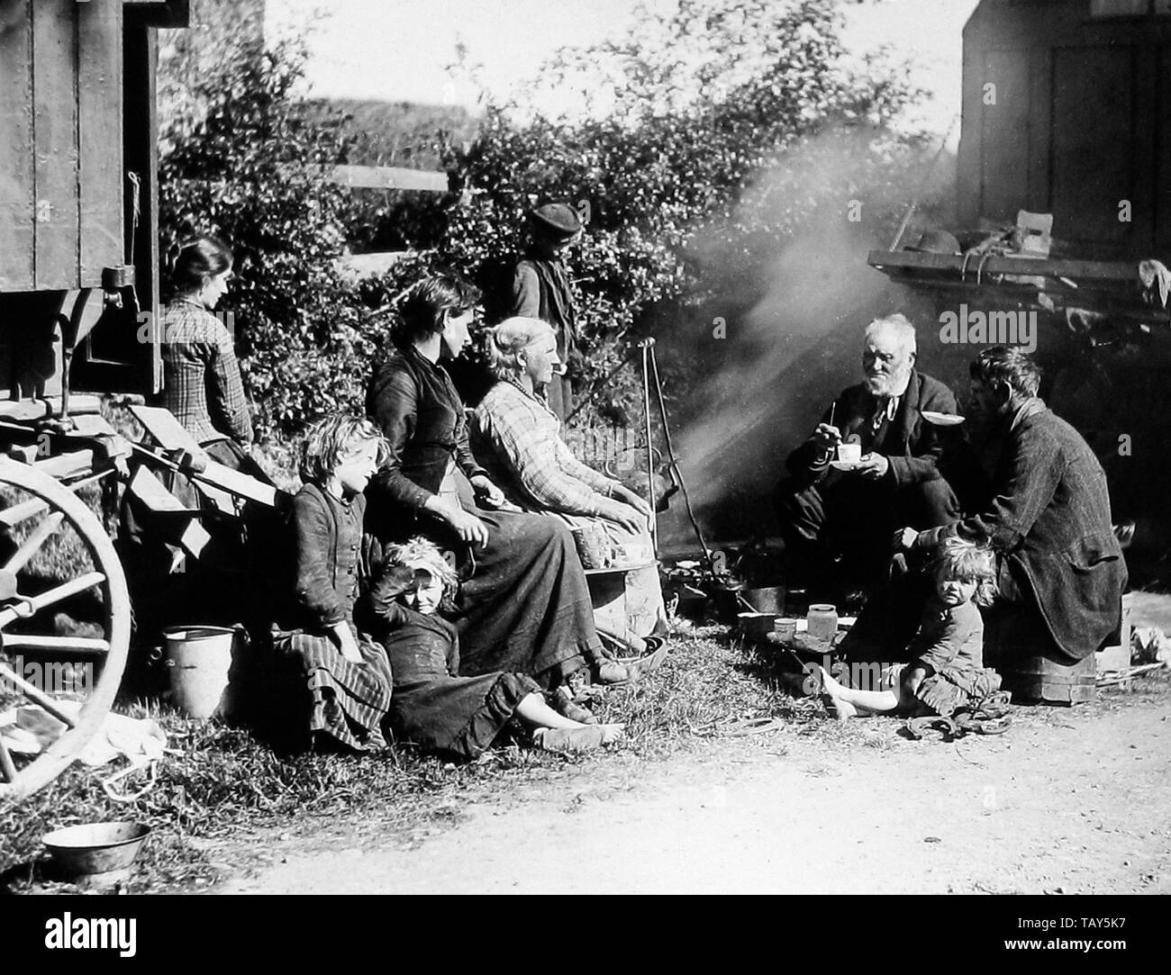 Old gypsy caravan hi-res stock photography and images - Alamy