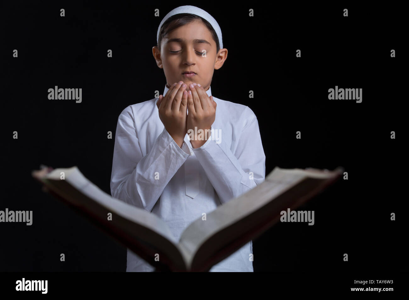 Muslim young kid reading quran hi-res stock photography and images - Alamy
