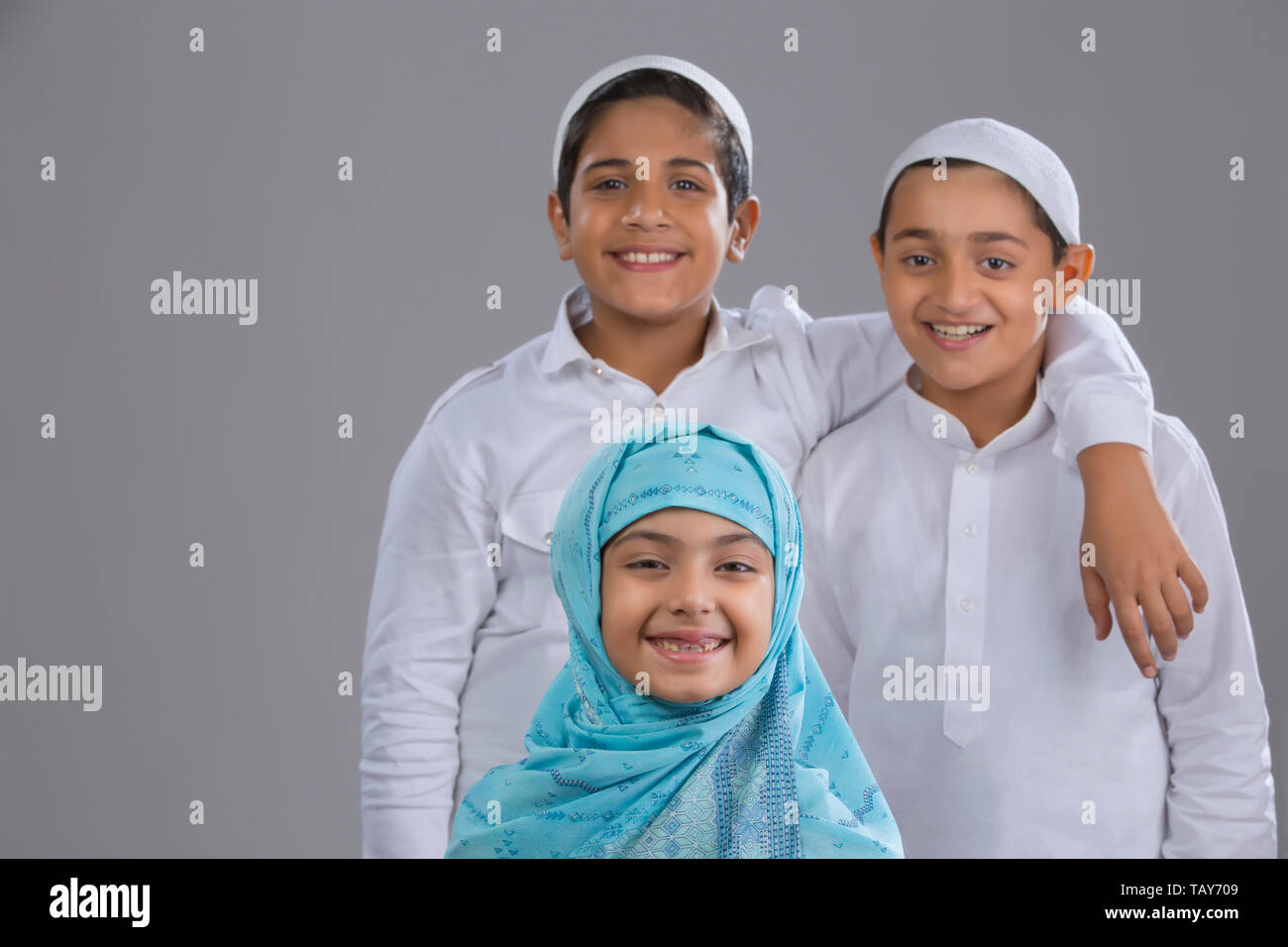 Front muslims hijab hi-res stock photography and images - Alamy