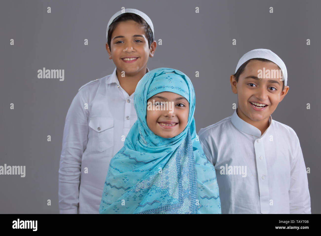 Front muslims hijab hi-res stock photography and images - Alamy