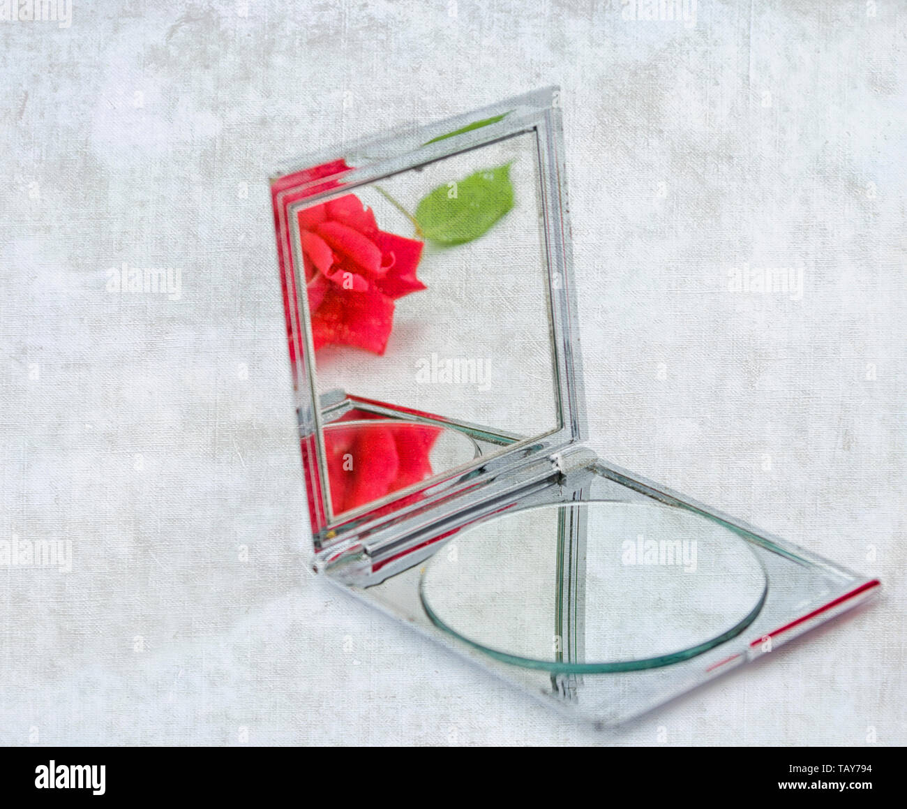 Mirror angle hi-res stock photography and images - Alamy