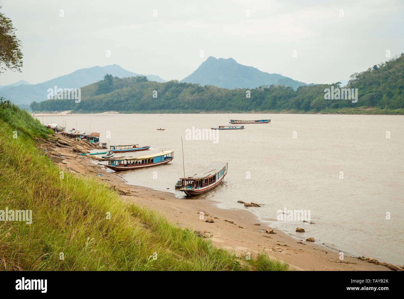 Luang prabang long boats hi-res stock photography and images - Alamy
