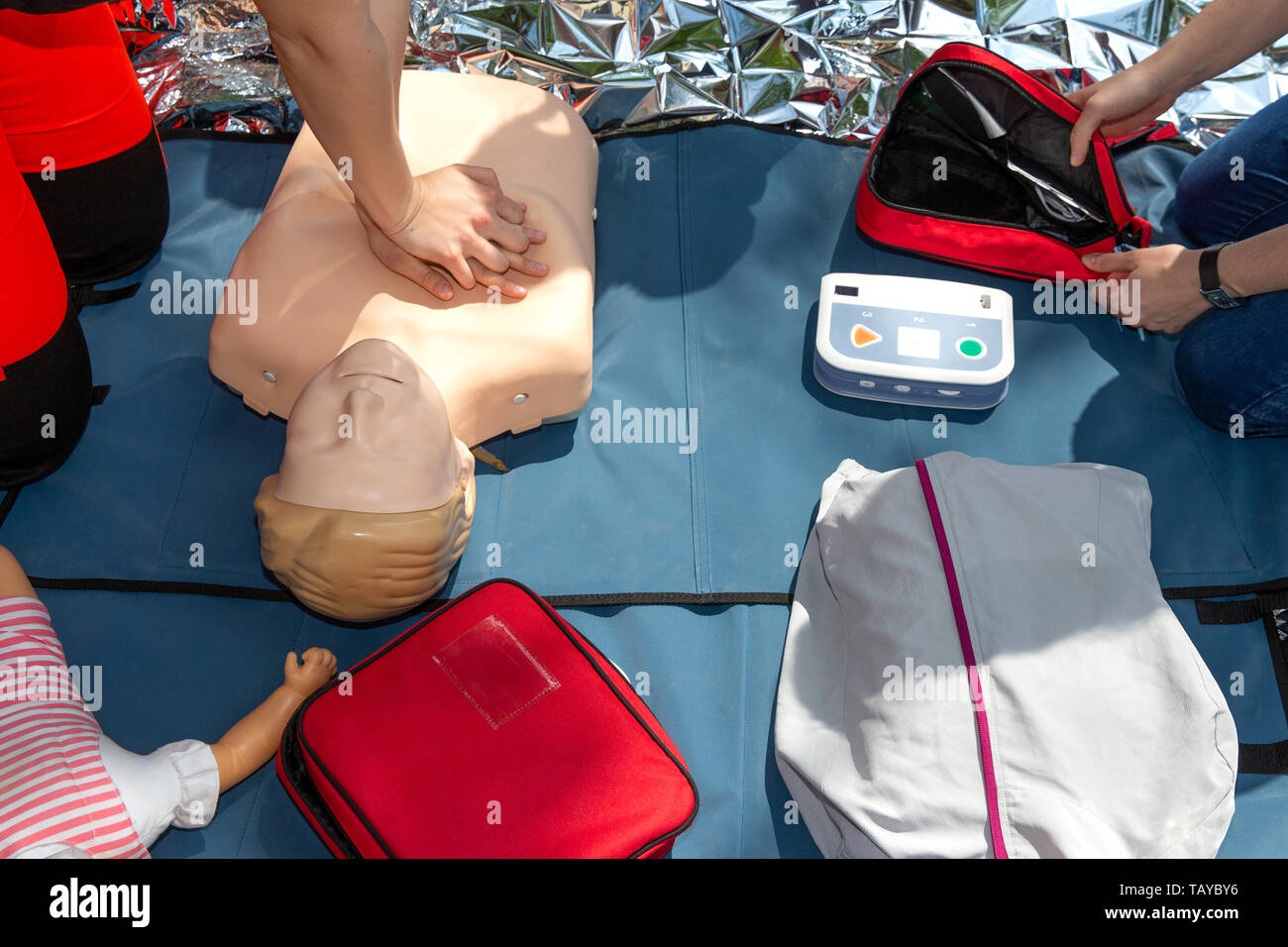 School children with resuscitation doll hi-res stock photography and ...
