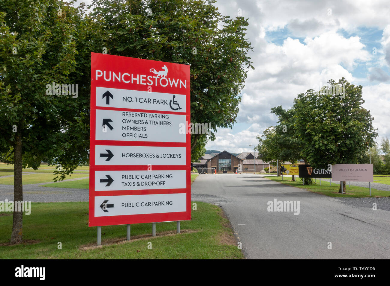 Punchestown racecourse hi-res stock photography and images - Alamy