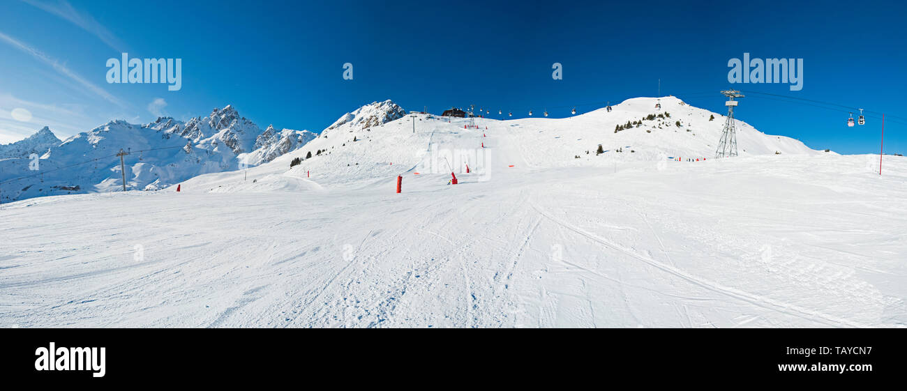Large ski run hi-res stock photography and images - Alamy